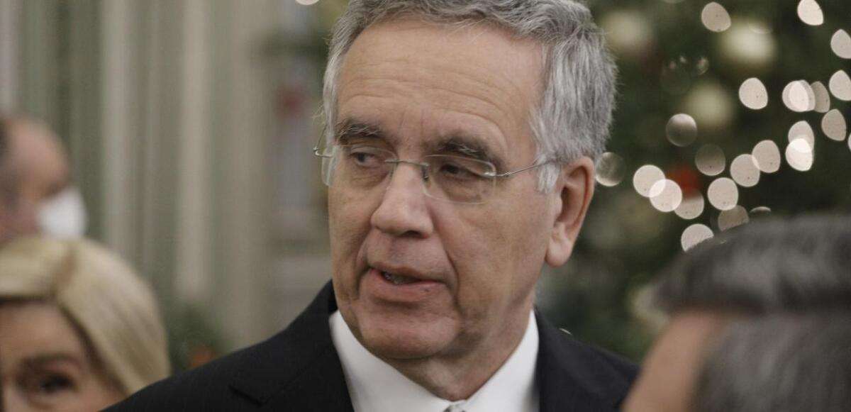 Την ώρα που ο Άρειος Πάγος τάσσεται με τα funds, ο γιος του Ντογιάκου ...